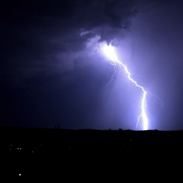 Is the Sun Hotter than Lightning? - Factopolis
